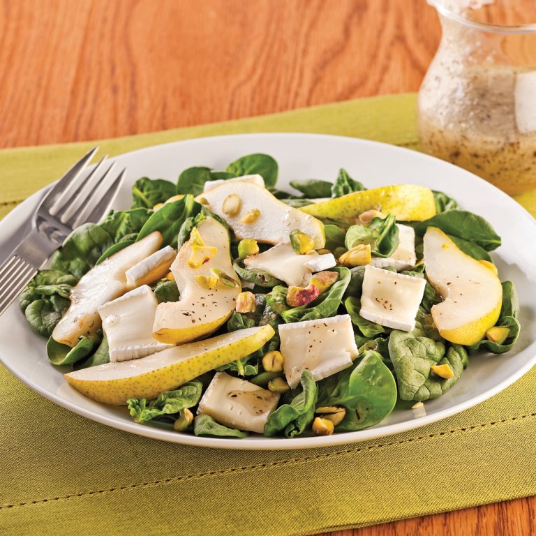 Salade de bébés épinards, poires et brie - 5 ingredients 15 minutes