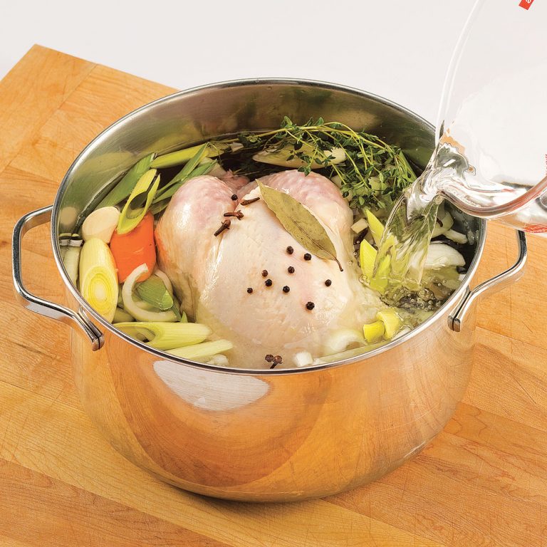 Bouillon de poulet maison - 5 ingredients 15 minutes