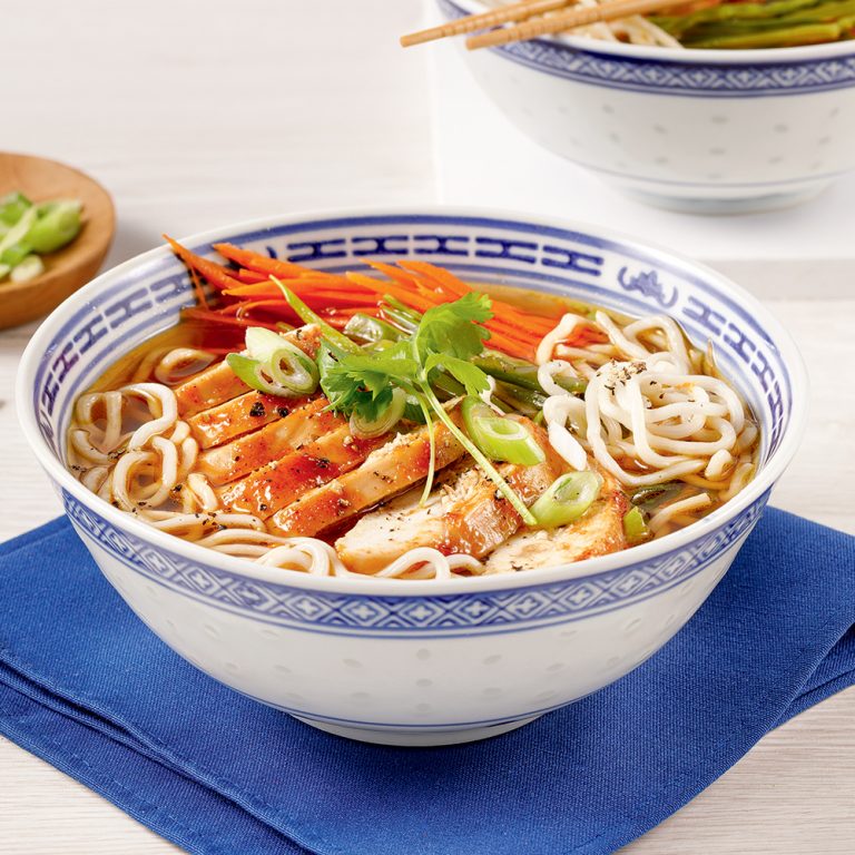 Soupe ramen au poulet épicé - 5 ingredients 15 minutes