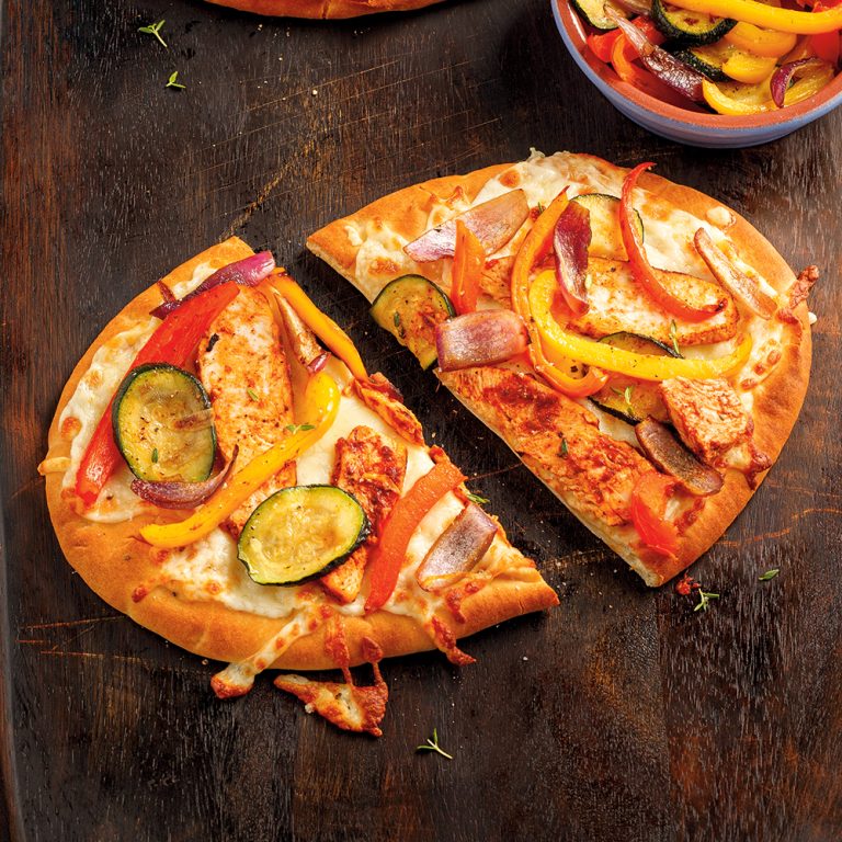 Pizzas au poulet shish taouk et légumes grillés sur le barbecue - 5 ...