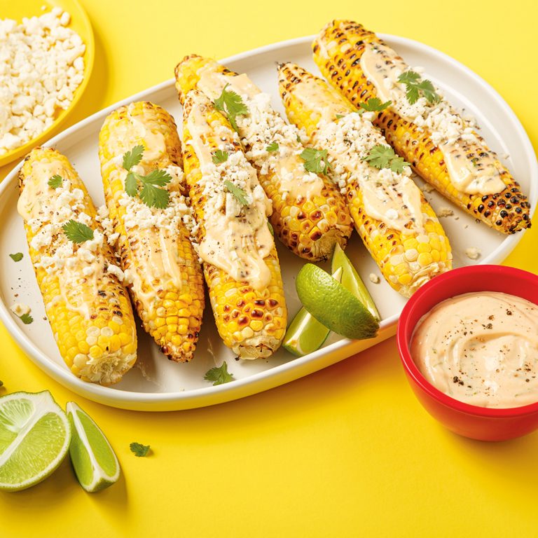 Maïs grillés avec garniture épicée feta-lime - 5 ingredients 15 minutes