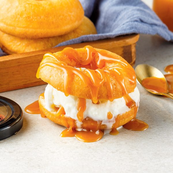 Beignes-sandwichs à la crème glacée et caramel - 5 ingredients 15 minutes