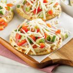 Mini-pizzas froides avec hummus - 5 ingredients 15 minutes