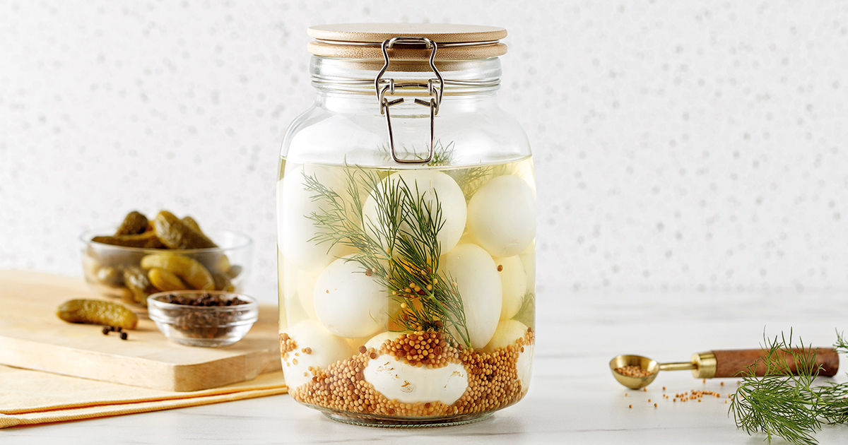 Oeufs marinés à saveur de cornichon à l’aneth - 5 ingredients 15 minutes
