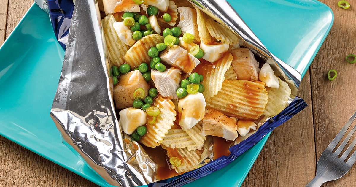 Poutine galvaude dans un sac de chips - Glouton