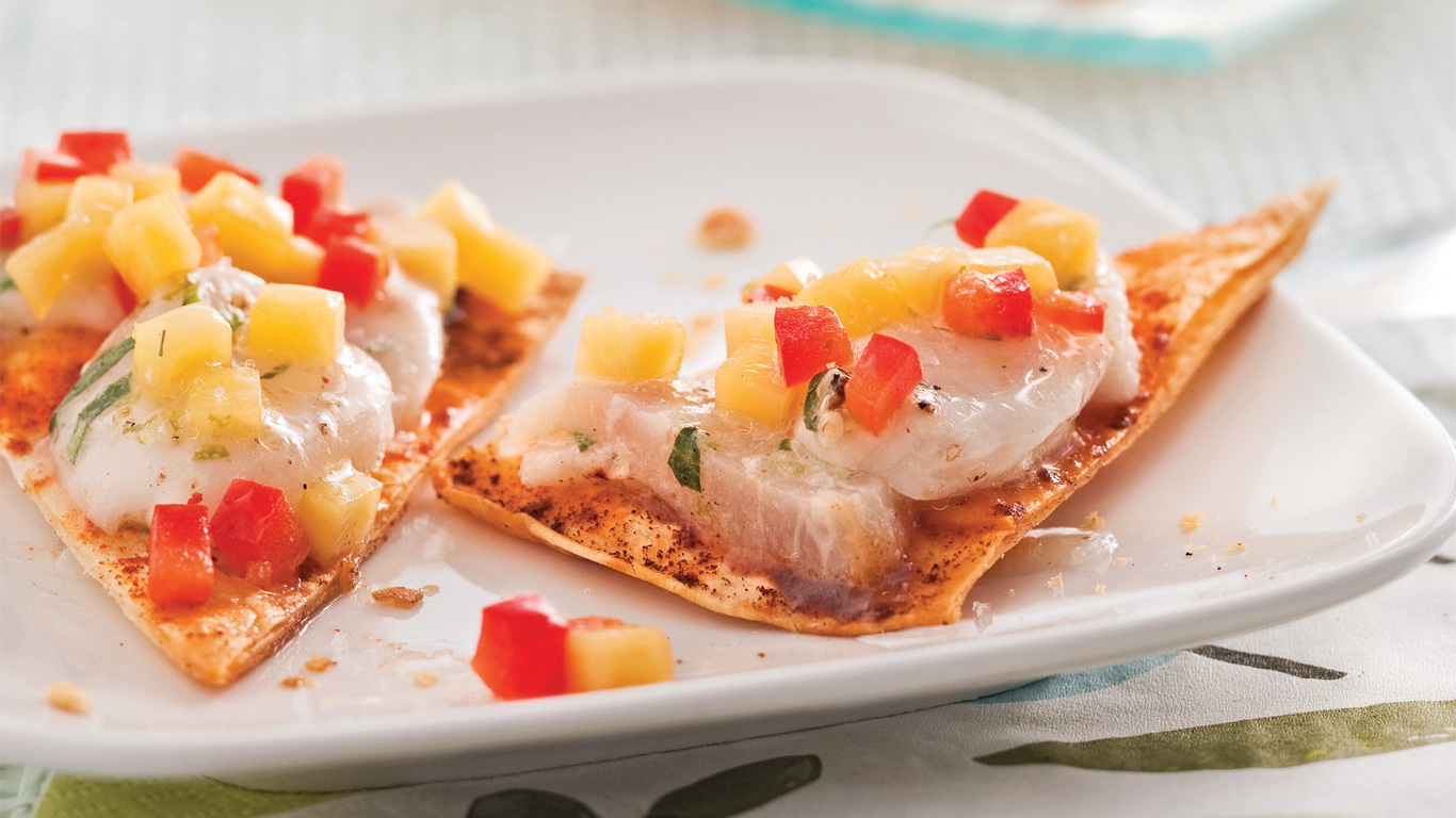 Ceviche de mahi-mahi, pétoncle et mangue sur chips de tortilla - Les ...