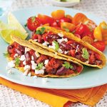 Tacos végétariens aux haricots rouges avec salade de tomates - Les ...