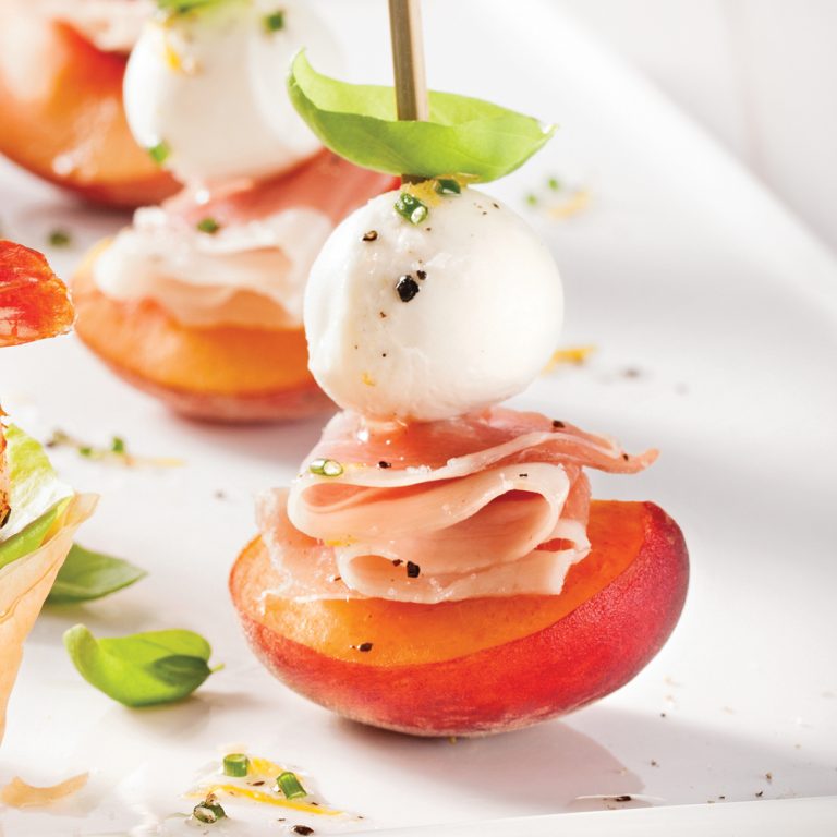 Brochettes de pêches style caprese - Les recettes de Caty