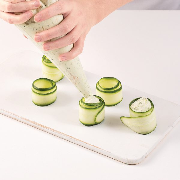 Roulades aux crevettes, concombre et crème d’avocat - Les recettes de Caty