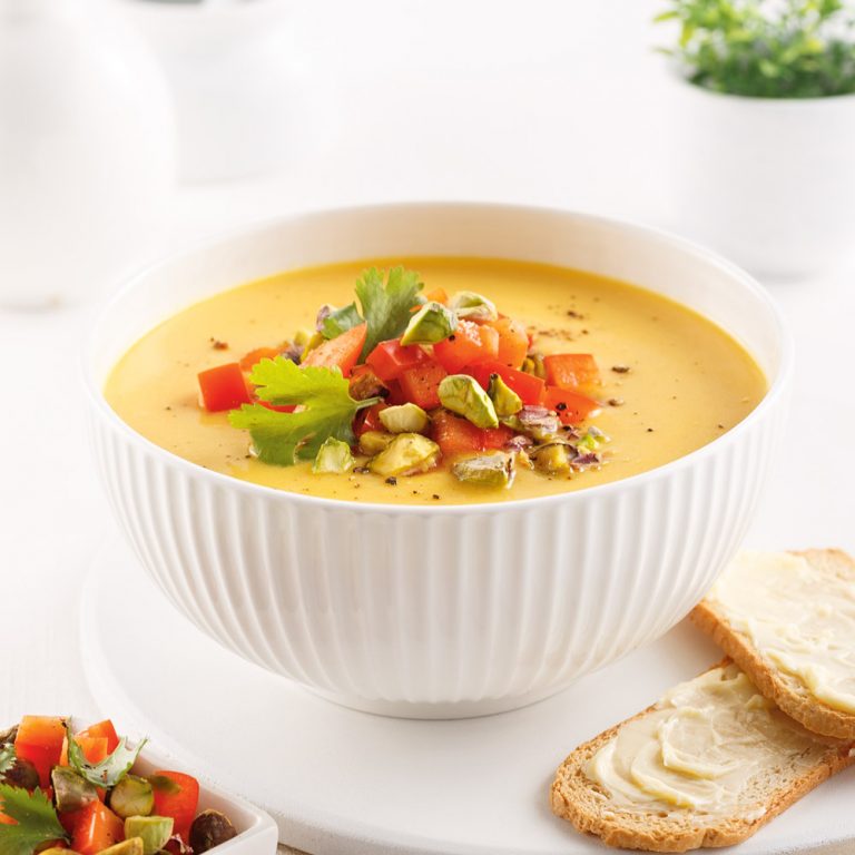 Potage à la courge, lait de coco et crumble de pistaches - Les recettes ...
