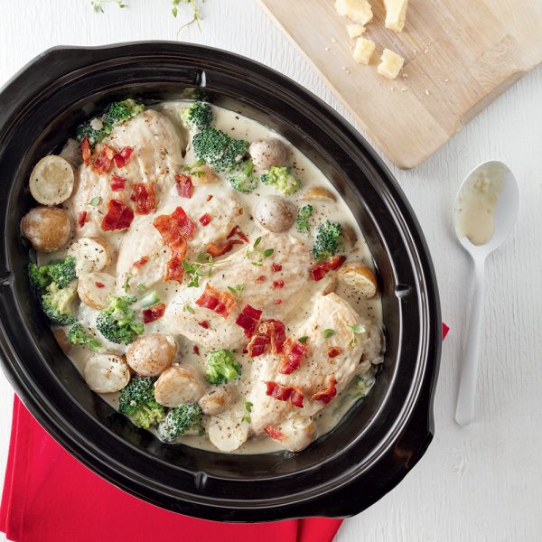 Poulet crémeux brocoli et bacon à la mijoteuse - Les recettes de Caty