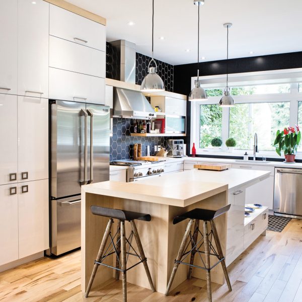 Mix and match réussi pour une cuisine rangée et design - Je Décore