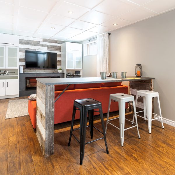 Accent coloré au sous-sol - Je Décore