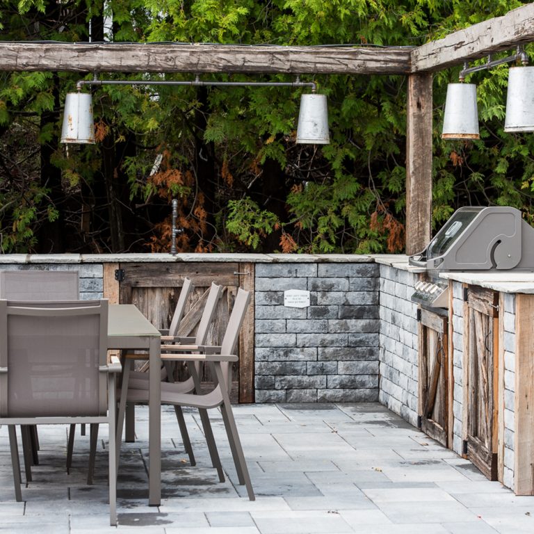 Cuisine extérieure rustique - Je Jardine