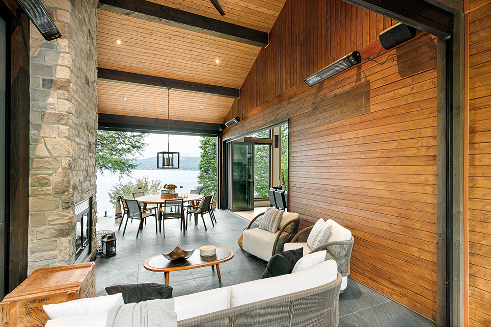 Profiter mieux de l’été avec une terrasse couverte en bois - Je Jardine