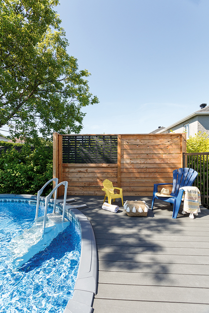 Deck de piscine: un mélange bois traité et composite - Je Jardine