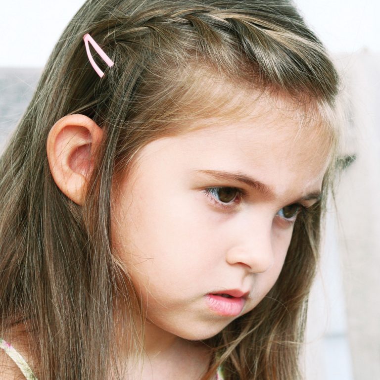 Quoi faire? Mon enfant boude tout le temps - Pratico-Pratiques